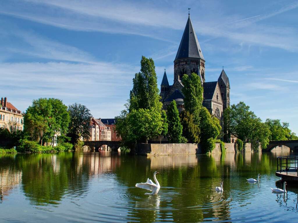 Week-end sur les berges de la Moselle a Metz, Metz, Alsace Lorraine ...