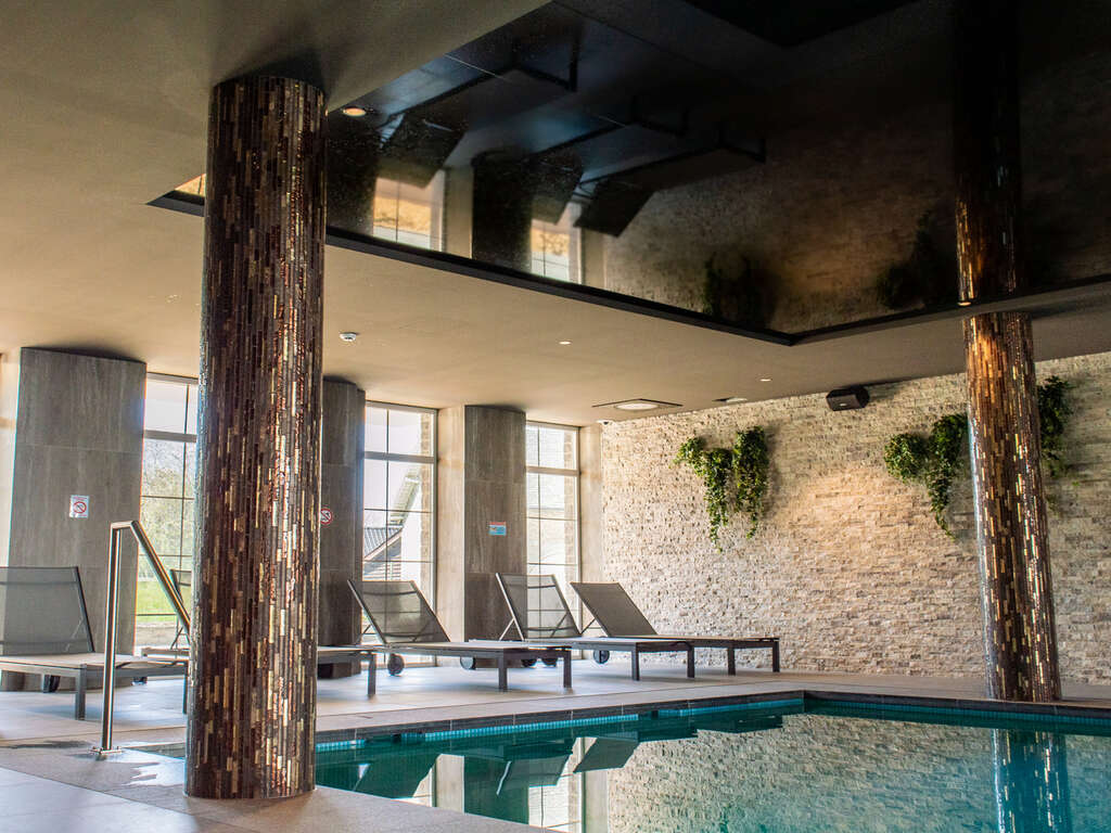 Sejournez entre amis ou en famille dans une suite spacieuse a Han-sur ...