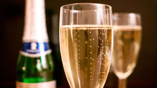 Week end en amoureux Gand avec 1 Coupe de cava pour 2 adultes à partir ...